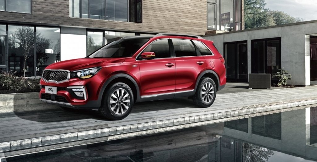 Представлена обширная галерея семиместного кроссовера KIA KX7. Новинки світового авторинку
