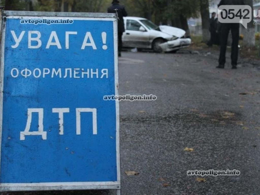 ДТП в Сумах: Kia Sephia отбросила припаркованный Daewoo Lanos на столб ...