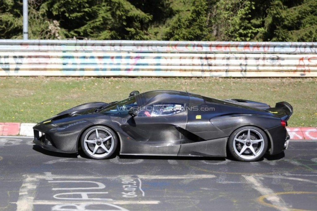 Стала известна дата дебюта 1050-сильного Ferrari LaFerrari. Шпигунські ...