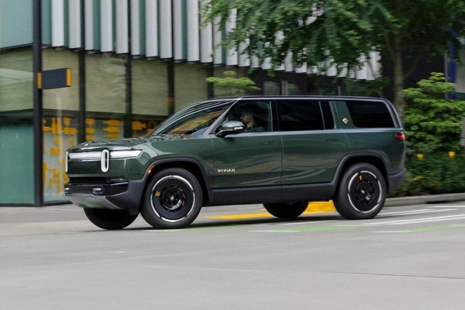 Rivian R1S - цены, отзывы, характеристики R1S от Rivian